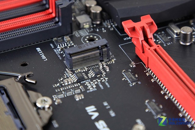 ROG真英雄继承者 华硕M7H主板高清图赏_华硕 MAXIMUS VII HERO_主板新闻-中关村在线