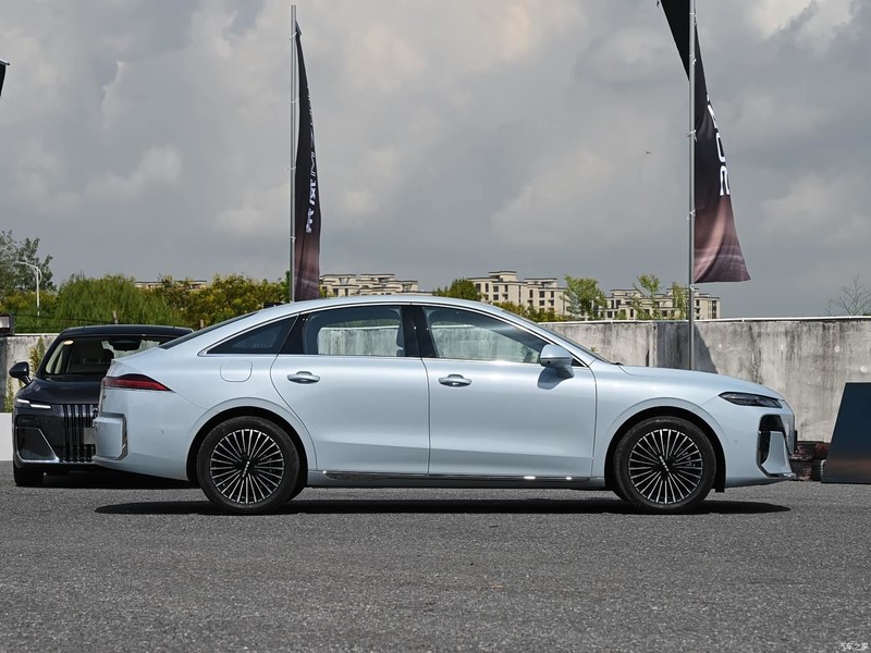 上海吉屹荣威M7 DMH促销直降1.2 万，邀您赏鉴_荣威M7 DMH 2025款 160km臻享版_汽车新闻-中关村在线