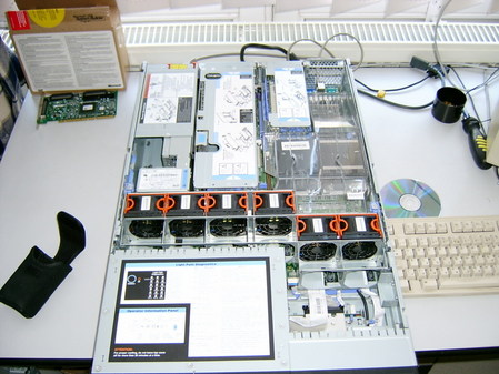 2U机架式散热典范 解析IBM x346内部_IBM xSeries 346(8840I05)_服务器行情-中关村在线