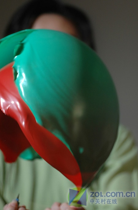 经典瞬间 你绝对拍不出的气球爆炸画面_业界-中关村在线